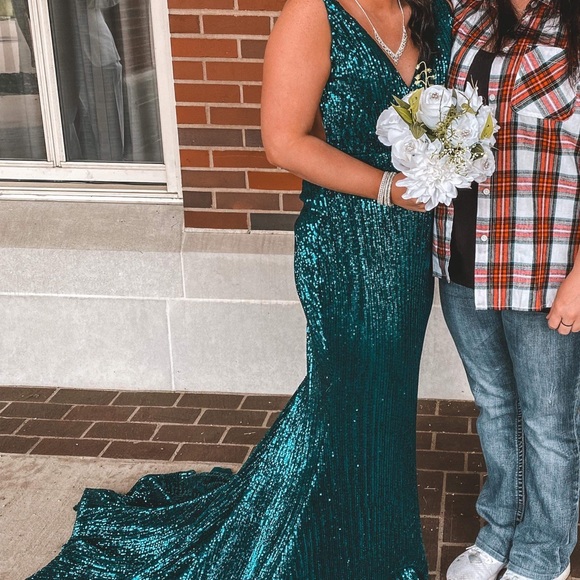 Portia and Scarlett | Dresses | Emerald Green Prom Dress | Poshmark